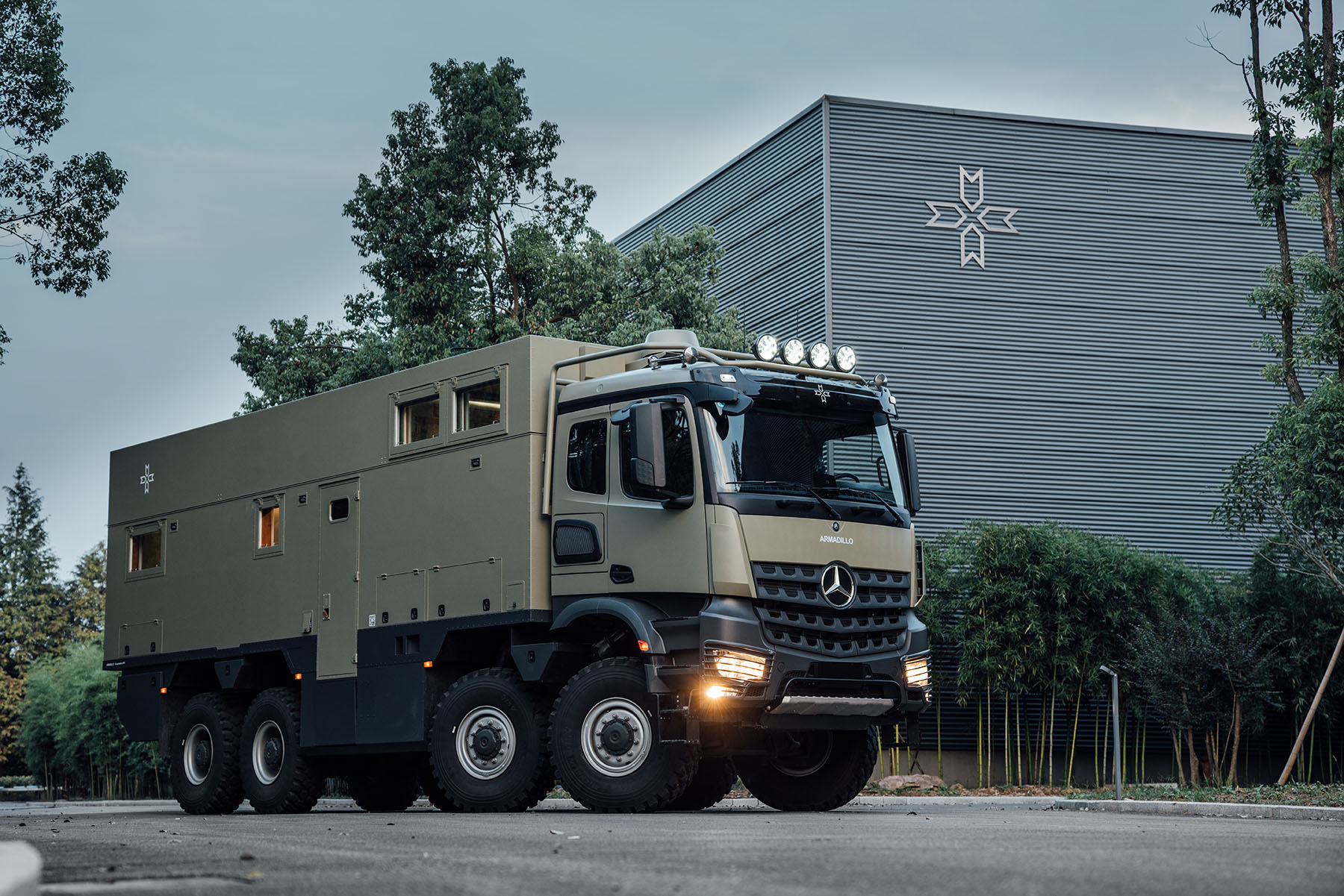 ARMADILLO Conquistador Loft(Benz Arocs 8x8) - 2018 - 阿莫迪罗【官网】