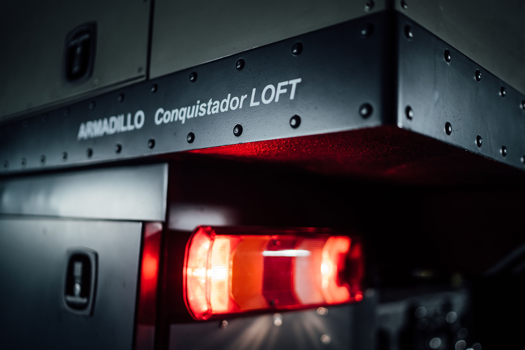 ARMADILLO Conquistador Loft(Benz Arocs 8x8) - 2018 - 阿莫迪罗【官网】