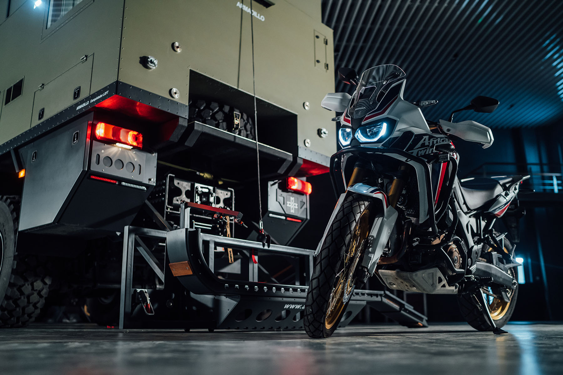 ARMADILLO Conquistador Loft(Benz Arocs 8x8) - 2018 - 阿莫迪罗【官网】