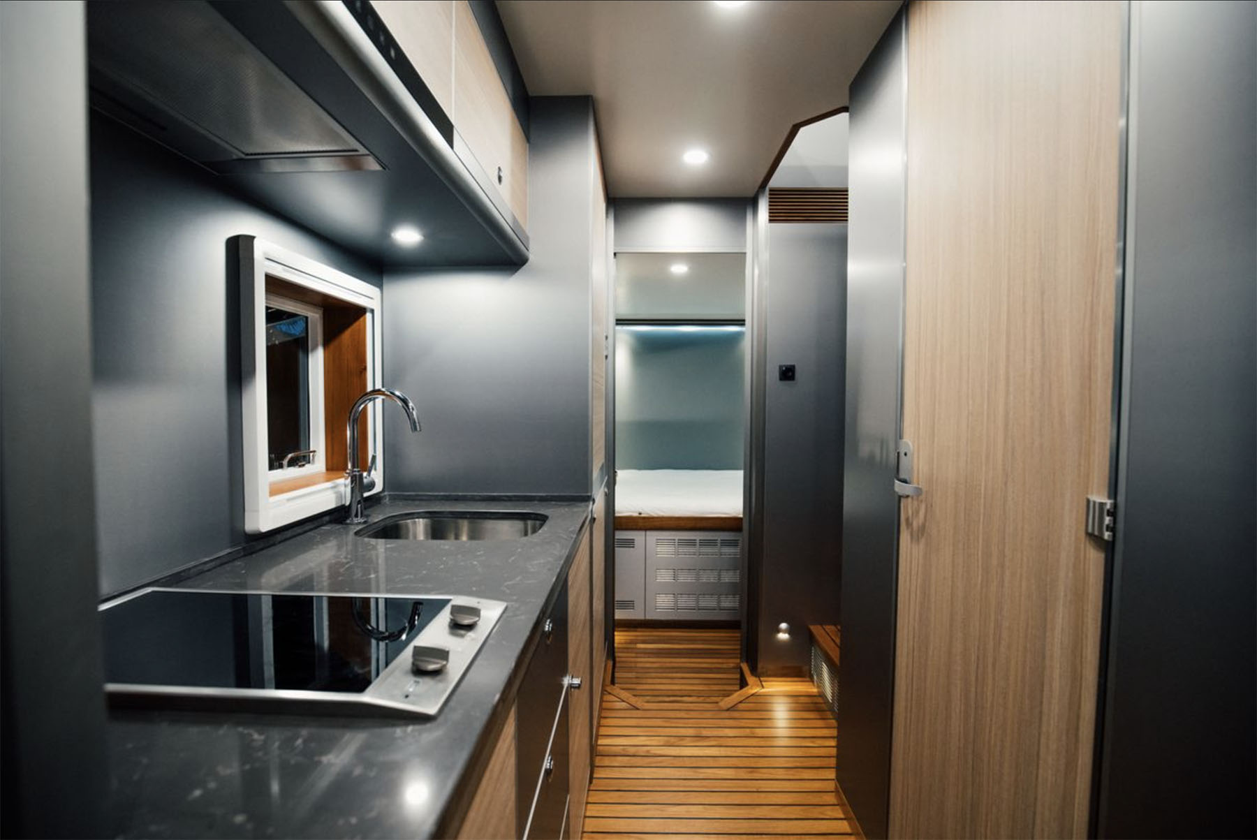 ARMADILLO Conquistador Loft(Benz Arocs 8x8) - 2018 - 阿莫迪罗【官网】