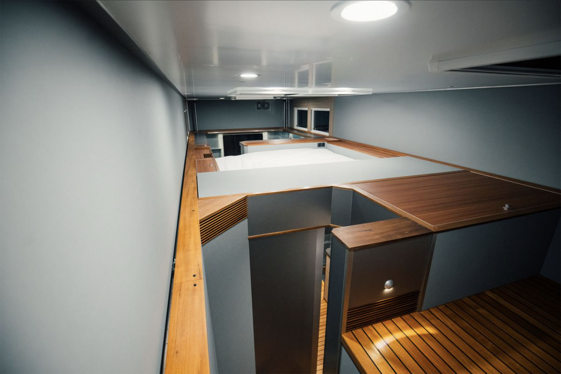 ARMADILLO Conquistador Loft(Benz Arocs 8x8) - 2018 - 阿莫迪罗【官网】