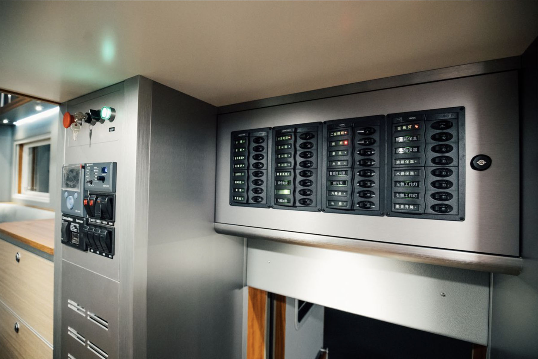 ARMADILLO Conquistador Loft(Benz Arocs 8x8) - 2018 - 阿莫迪罗【官网】